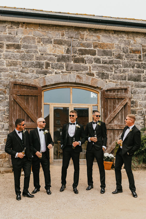 Best Man and Groomsmen Duties and Responsibilities