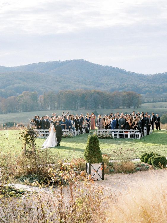 4 Reasons to Consider a Weekday Wedding (and How to Plan One!)