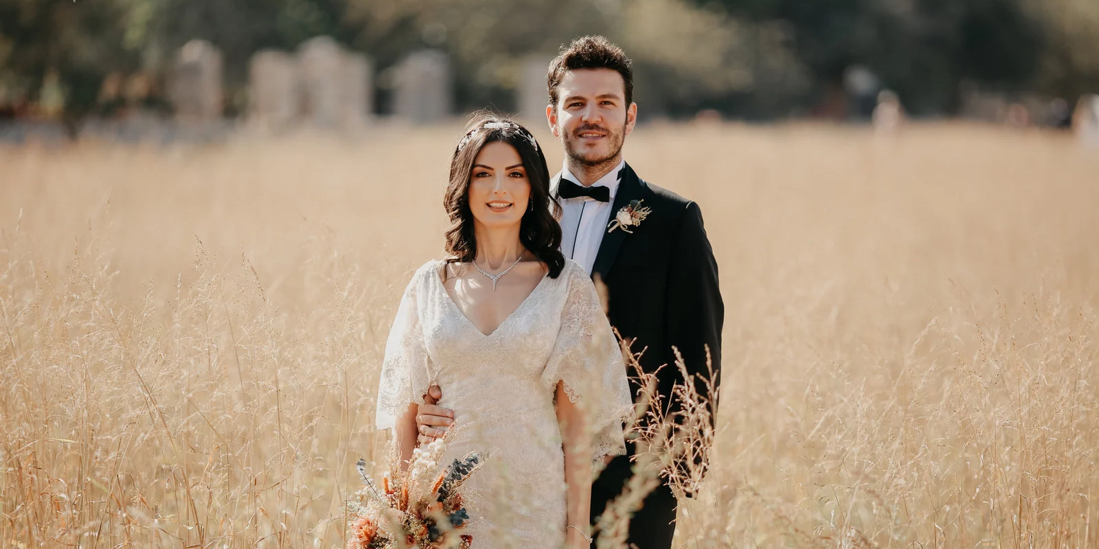 How to Plan a Wedding Without a Traditional Wedding Party