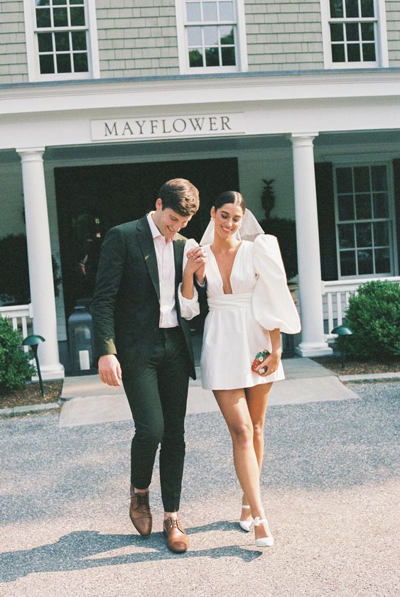 How to Plan a Wedding Without a Traditional Wedding Party