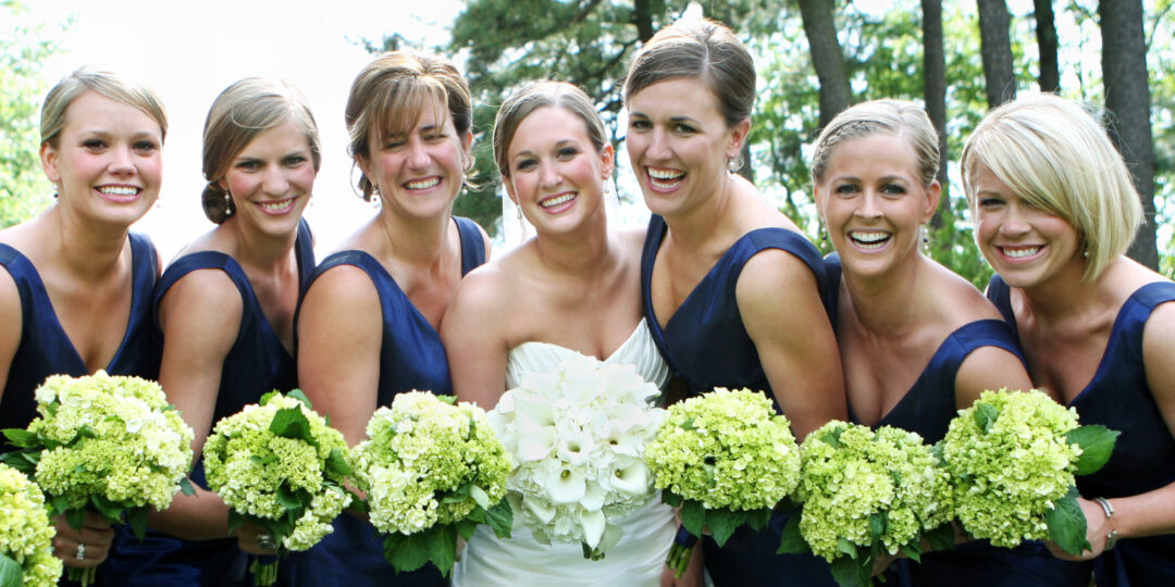 How to Write the Best Wedding Party Bios For Your Wedding Website