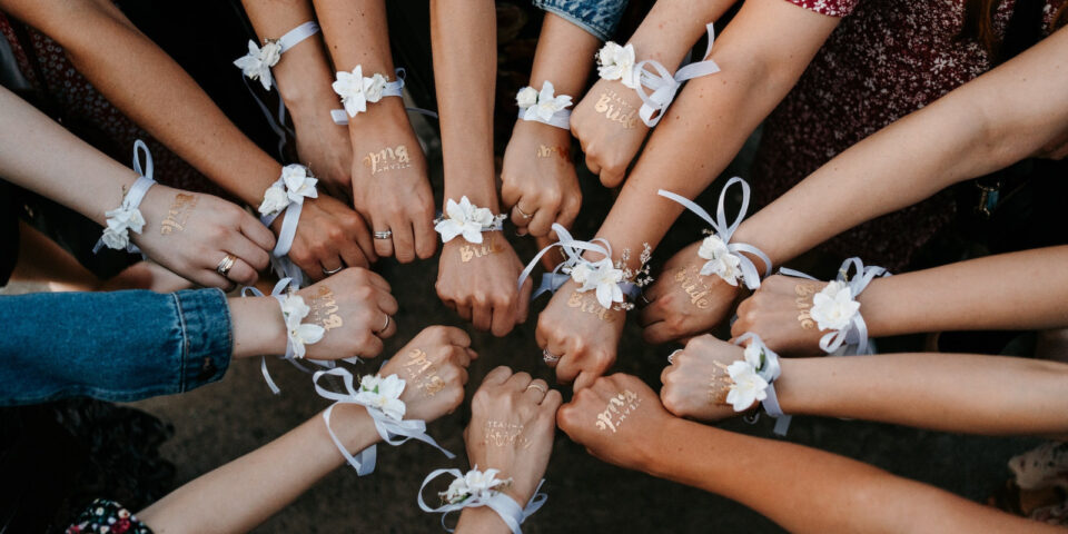 18 Thoughtful Wedding Gift Ideas for the Bride-to-be - Gifts That She ...