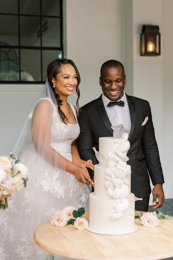 The Ultimate Guide to Wedding Cakes: Answering All Your Etiquette + FAQs!