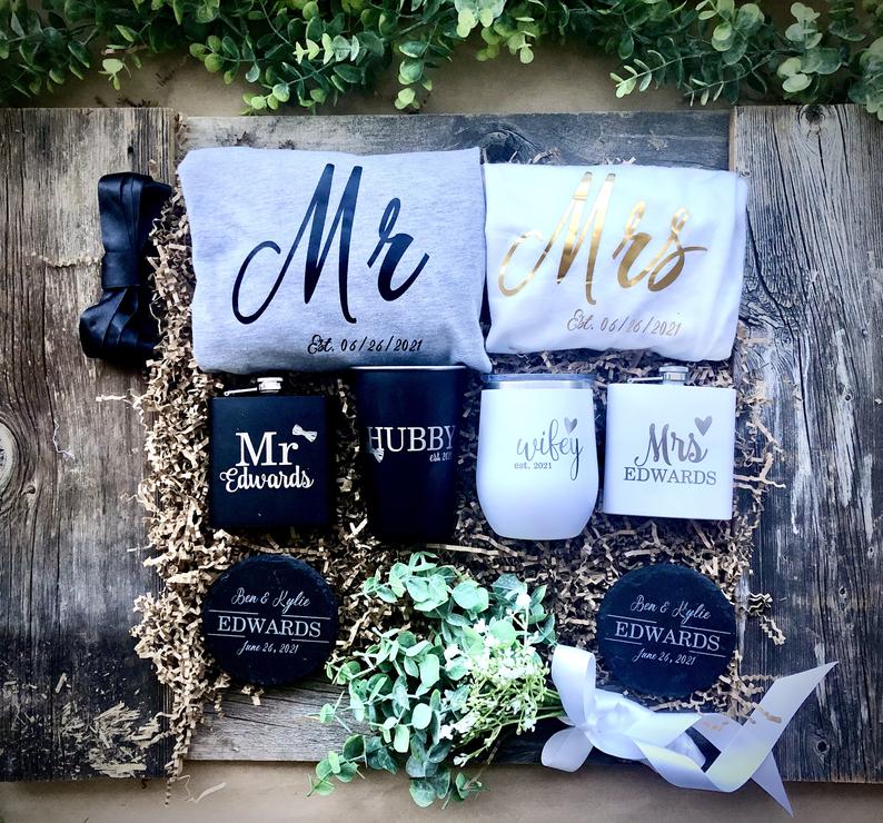 10+ Awesome Holiday Gifts for Newly Engaged Couples