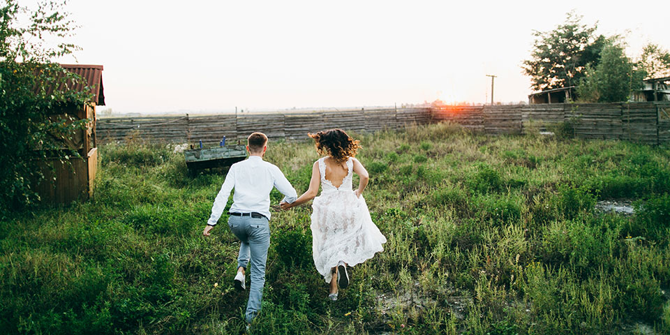 How to Create a Beautiful and Useful Wedding Website (Tips and Examples)